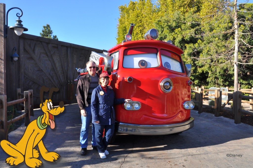 Disney Photography Tips – Posing with Characters | Disleelandia