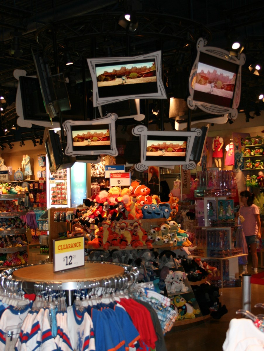 Top 5 Reasons for a Disney Store Vacation | Disleelandia