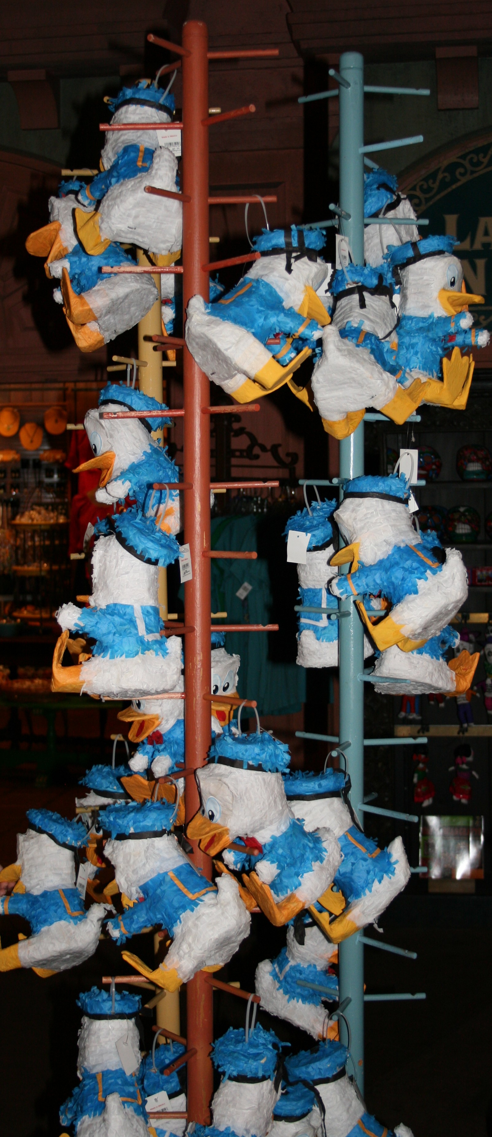 Gran Fiesta Tour Donald Duck Piñata | Disleelandia
