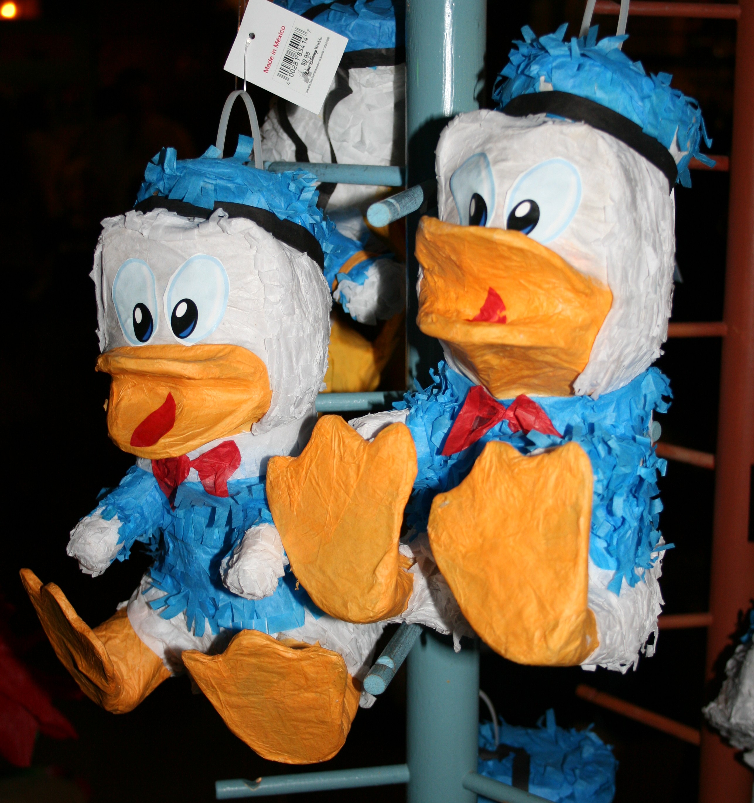 Gran Fiesta Tour Donald Duck Piñata | Disleelandia