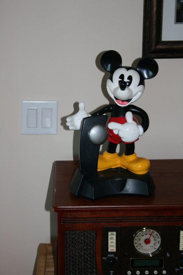 Mickey Mouse ANIMATED Talking Cordless PHONE | Disleelandia