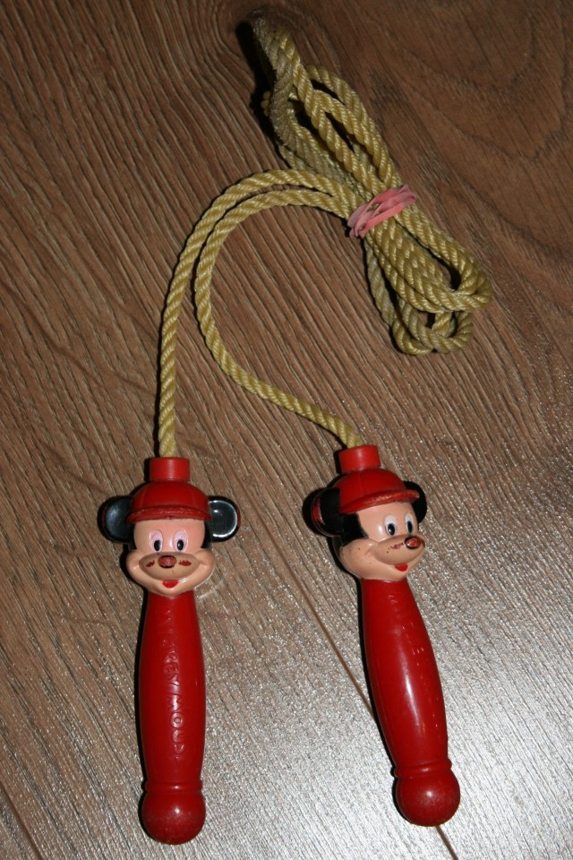 Mickey Mouse SKIPPING ROPE | Disleelandia