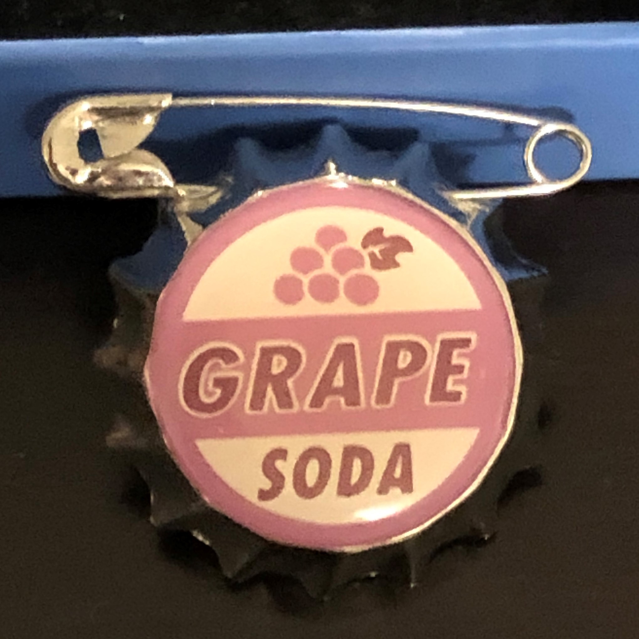 Pixar’s UP Grape Soda Bottle Top Pin Badge | Disleelandia