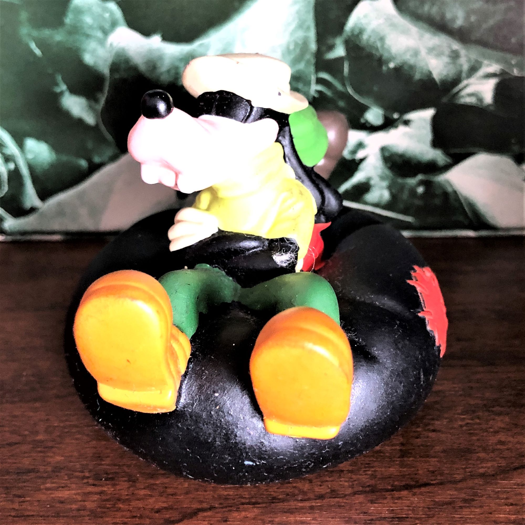 Burger King Kids Club – Goofy and Max Innertube Toy | Disleelandia