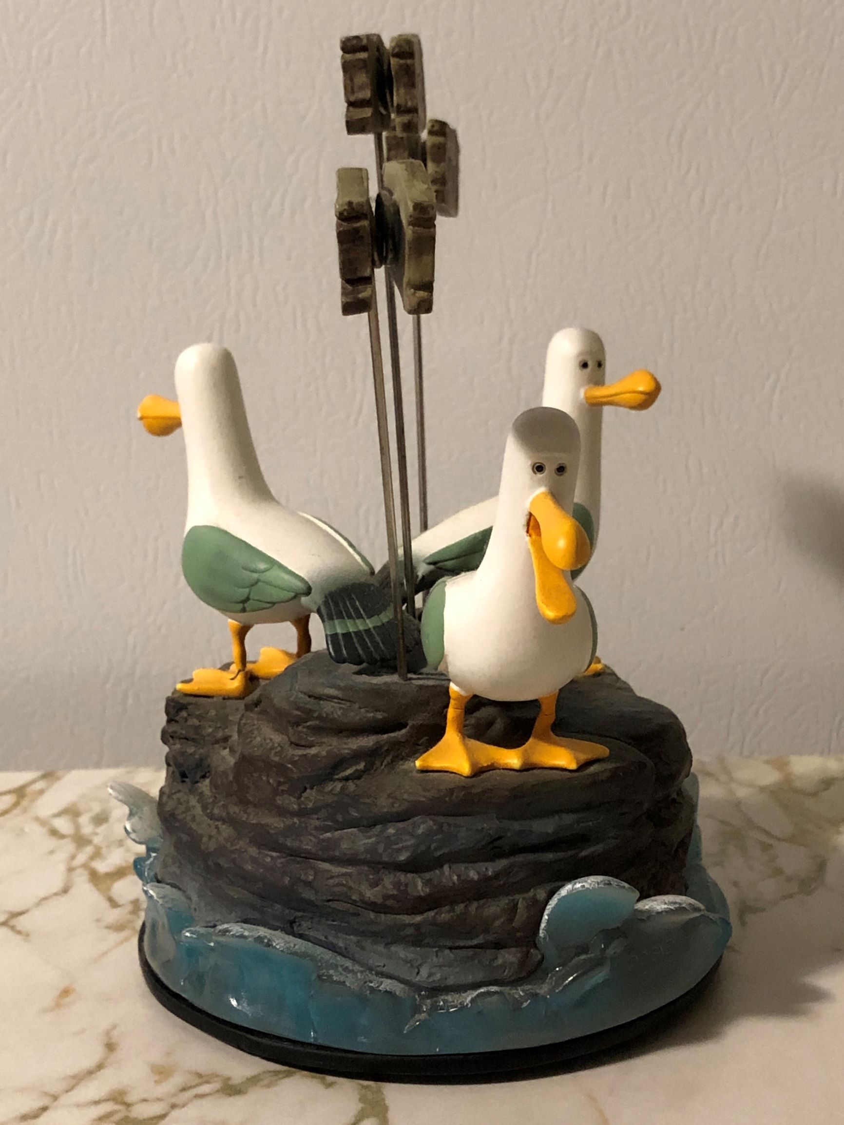 Finding Nemo “Mine Mine Mine” Seagulls Figurine | Disleelandia