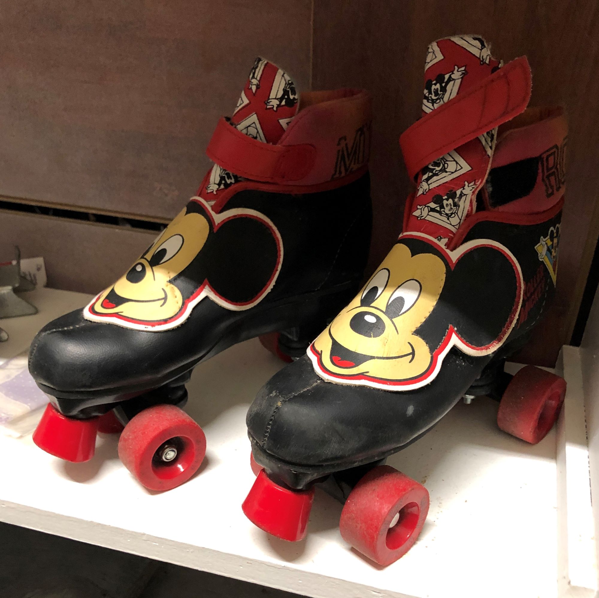 Vintage Mickey Mouse Roller Skates | Disleelandia