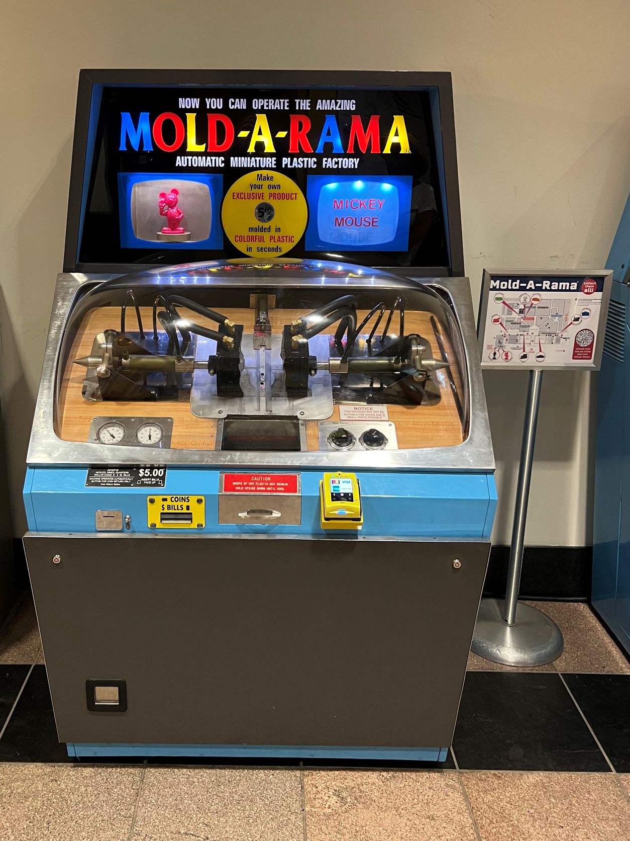 Mickey Mouse Mold-A-Rama Plastic Figurine | Disleelandia