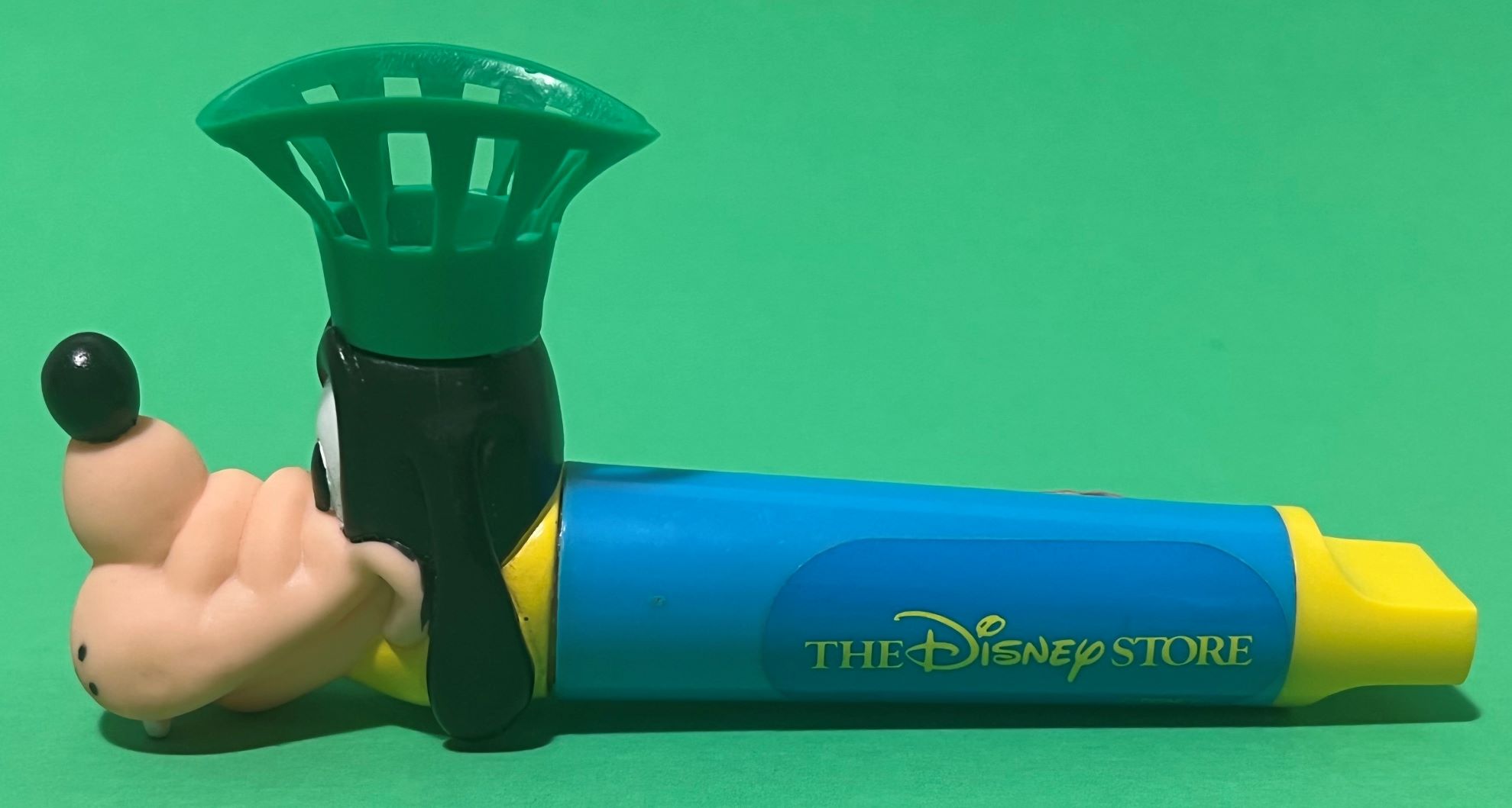 The Disney Store Goofy’s Blow Pipe | Disleelandia
