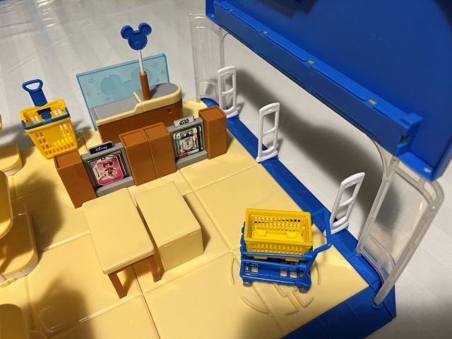 Mini Brands MINI DISNEY STORE Display | Disleelandia