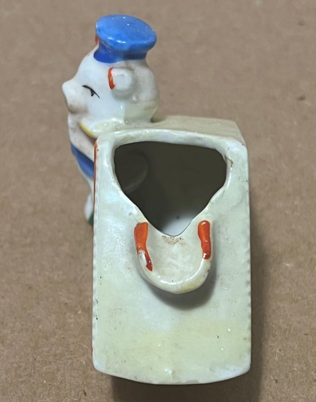 Disney’s Piper Pig Vintage Ceramic Ash Tray | Disleelandia
