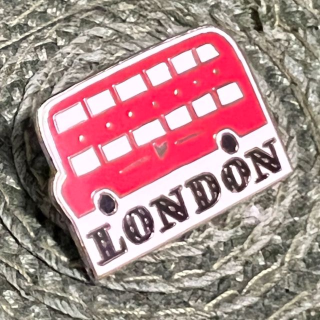 Alice Tait “All Aboard!” London Bus Pin Badge | Disleelandia