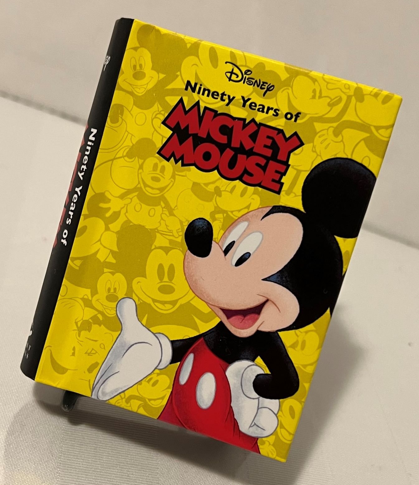 Book Review: 90 Years of Mickey Mouse | Disleelandia