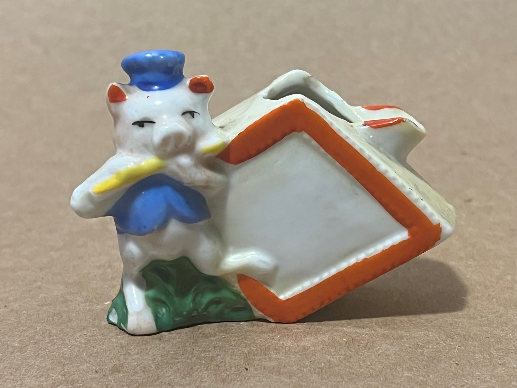 Disney’s Piper Pig Vintage Ceramic Ash Tray | Disleelandia