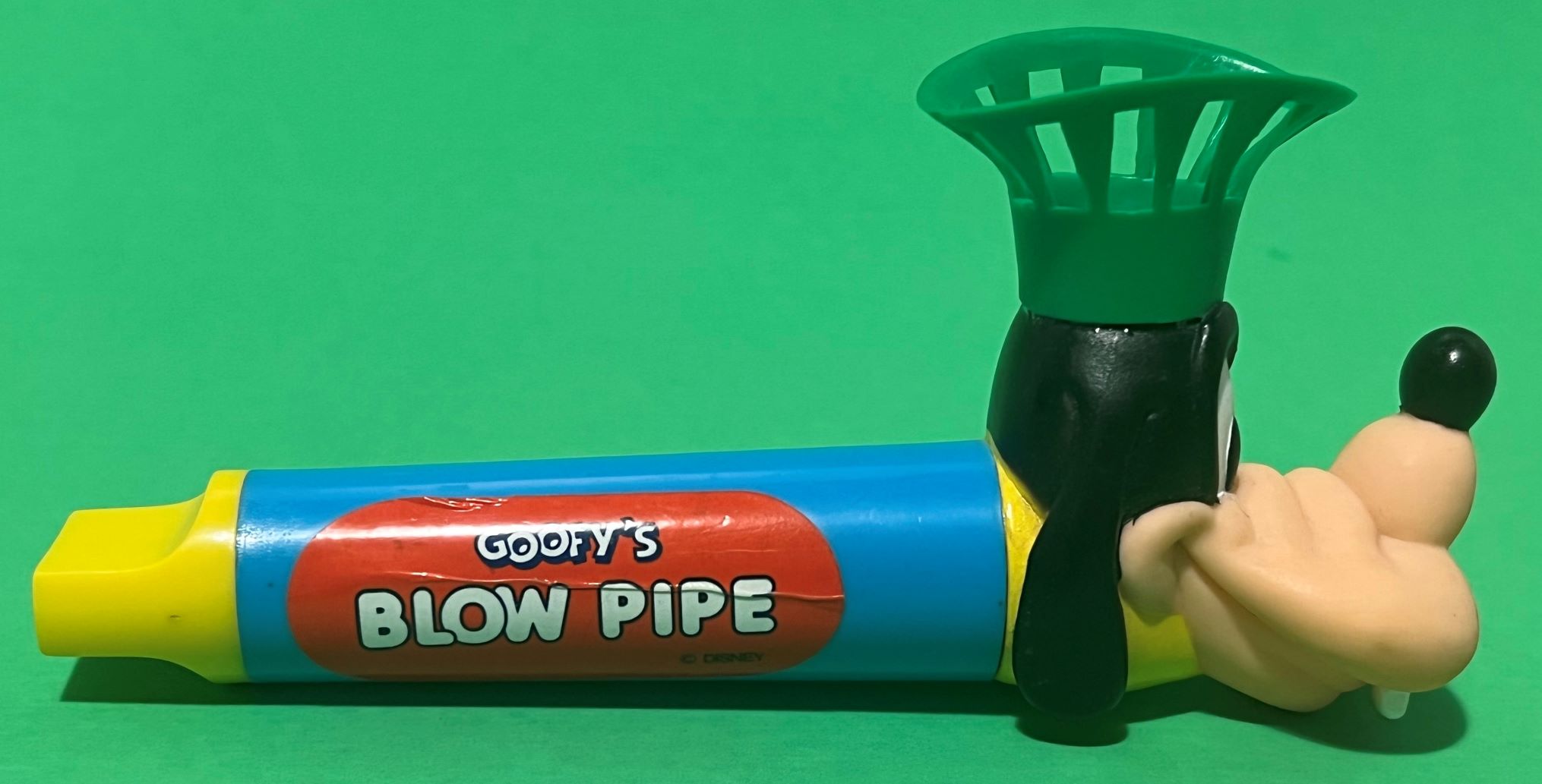 The Disney Store Goofy’s Blow Pipe | Disleelandia