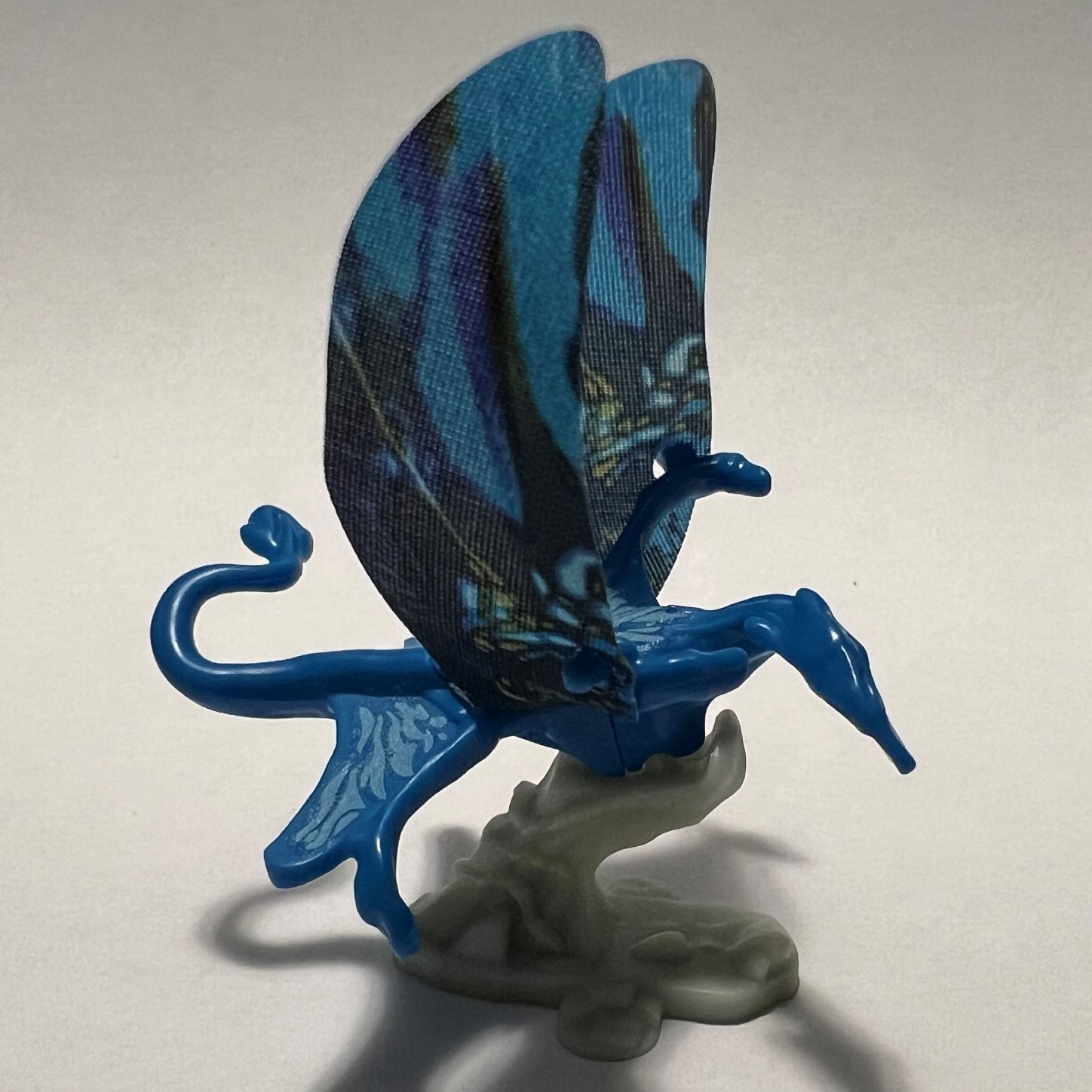Kinder Surprise AVATAR Chocolate Egg Figurine | Disleelandia