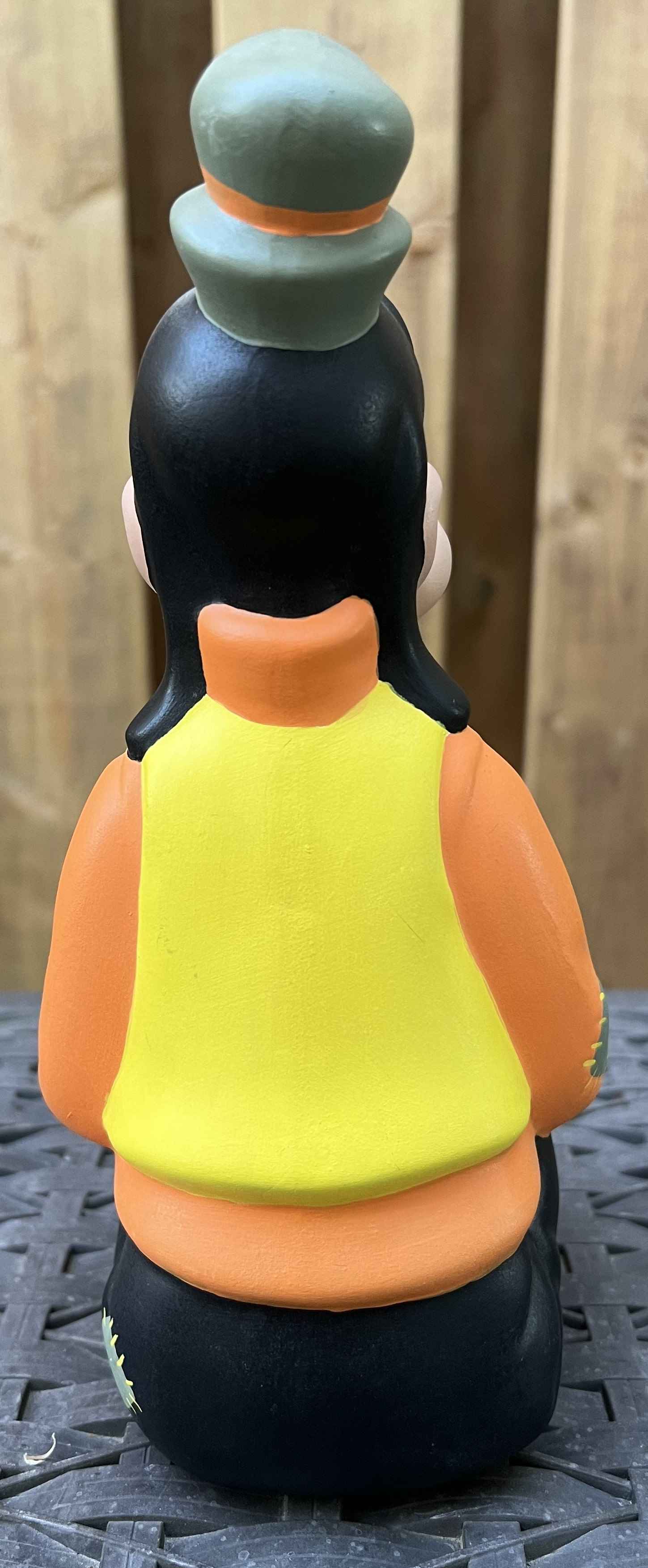 DIY Sitting Goofy Ceramic Figure | Disleelandia