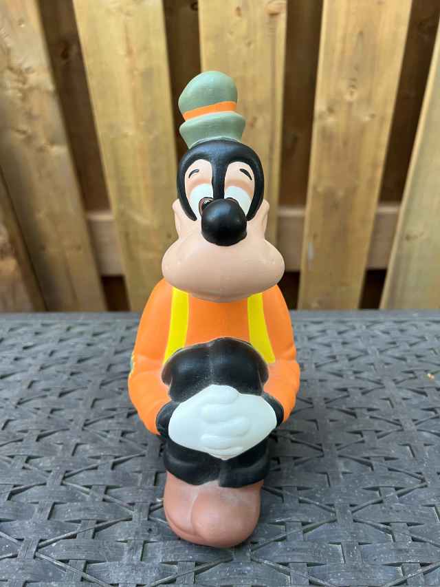 DIY Sitting Goofy Ceramic Figure | Disleelandia