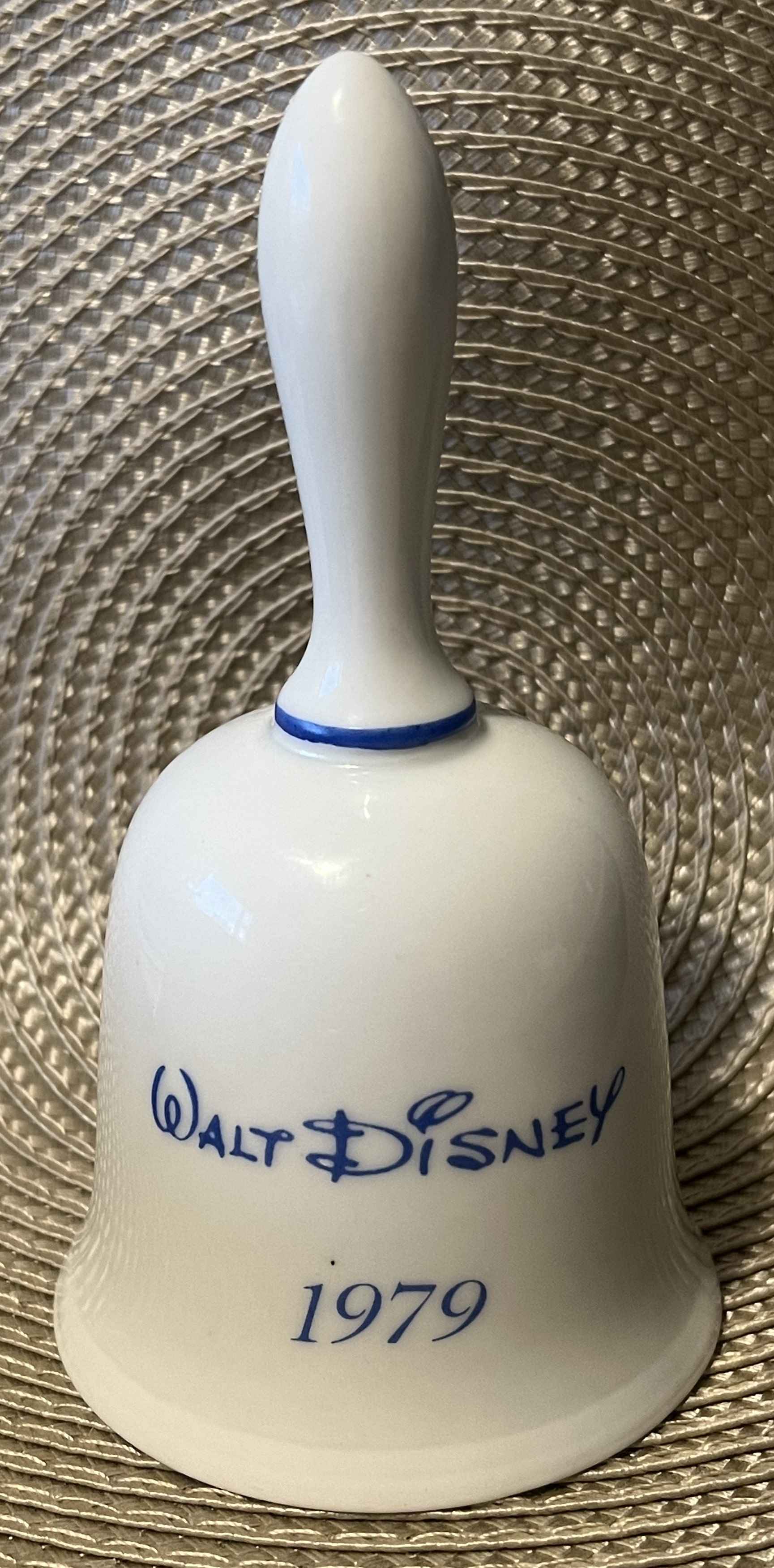 Walt Disney 1979 Signature Series Annual Bell | Disleelandia